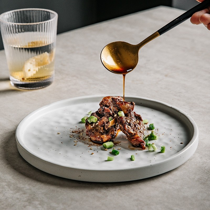 Jual White Embossed Plate / piring plating / piring aestetik / piring ...